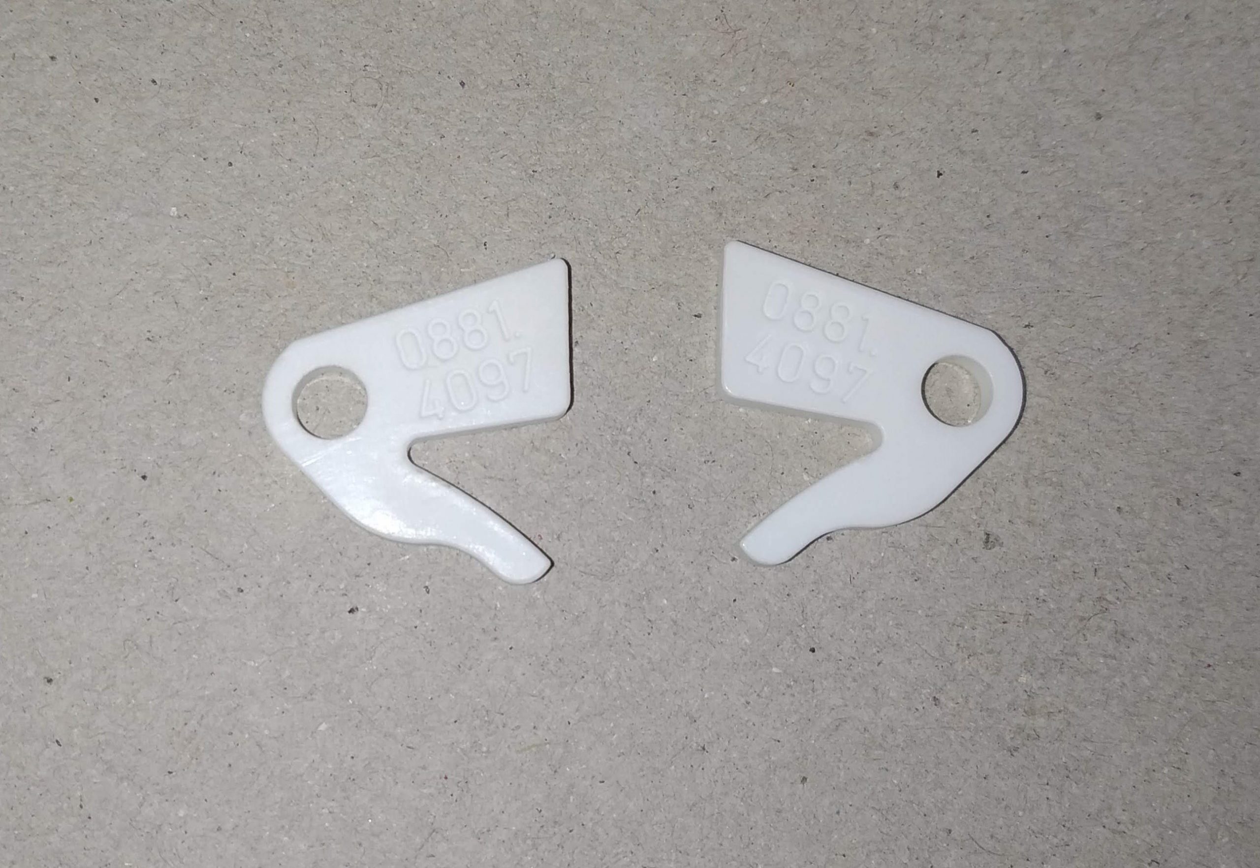 0881.4097.3 - Clincher wing white - New! • Manugraf, LDA.